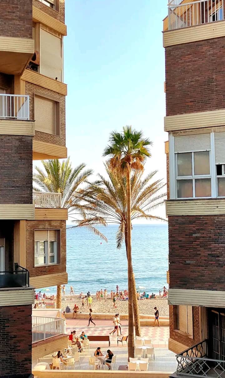 Piso Reformado A 20 Metros De La Playa. - Almería
