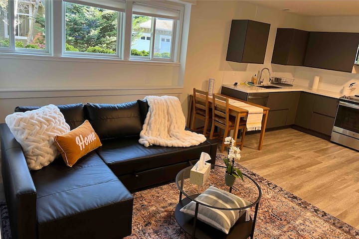 Beautiful 2 Bedroom Apartment In Downtown Bothell - Bothell, WA