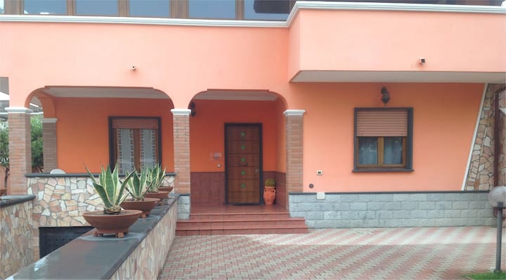 Comodo Trilocale Con Parcheggio Interno - Ardea