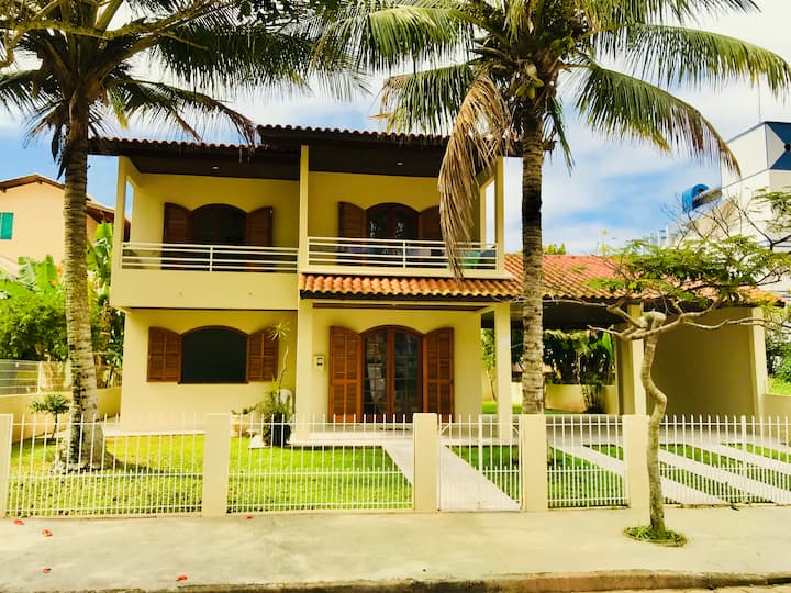Casa à 50 Metros Do Mar (Praia De Palmas). - Governador Celso Ramos