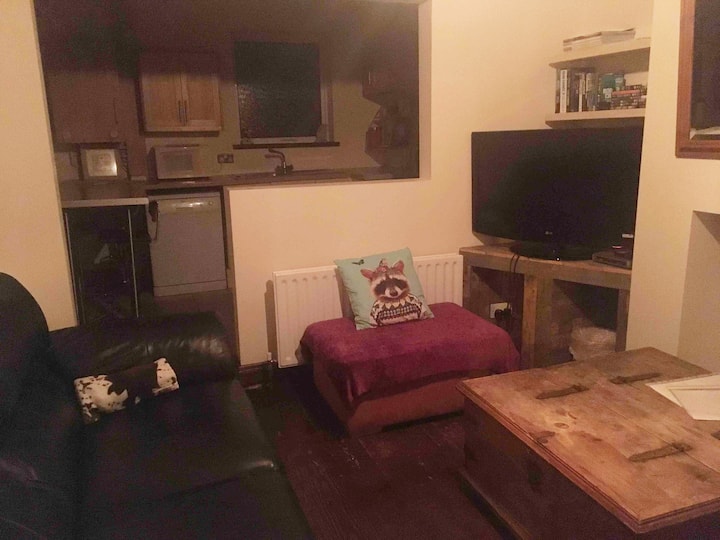 Cosy Wee Semi In Quiet Street Near Titanic Quarter - Belfast