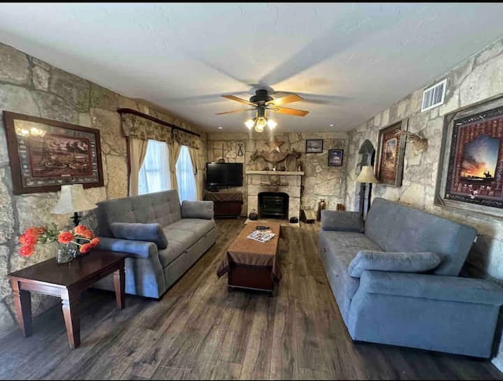 Suite 1 Apartment At Brickner Guest House - フレデリックスバーグ, TX