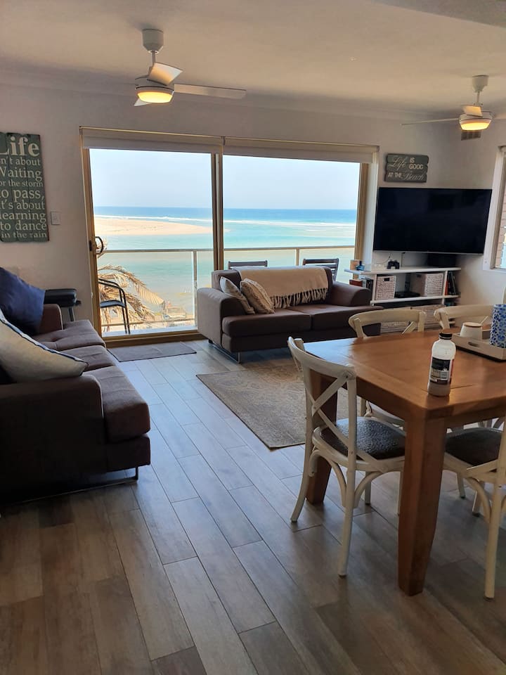 Spectacular Adults Only Waterfront Unit-best Views - The Entrance