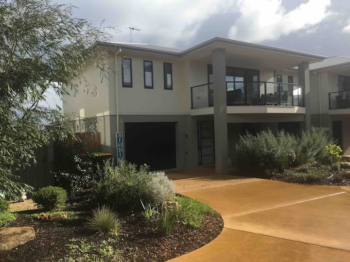 3 Br Townhouse W Spa Close To Beach And Penguins! - Ventnor