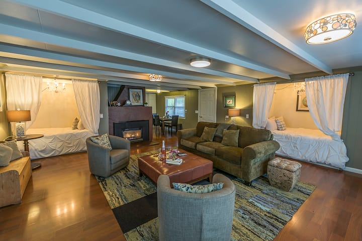 Little River House Unique Cottage With Ocean Views - Mendocino, CA