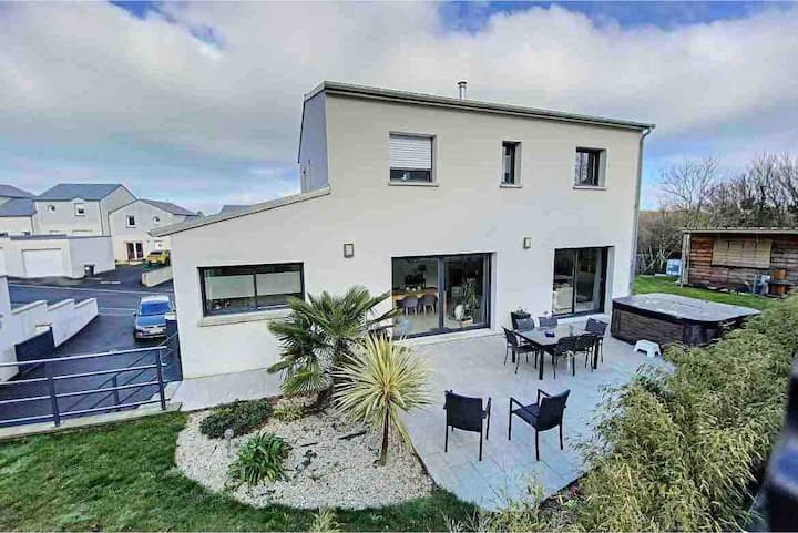 Jolie Maison à Granville Avec Jacuzzi 7 Couchages - Granville