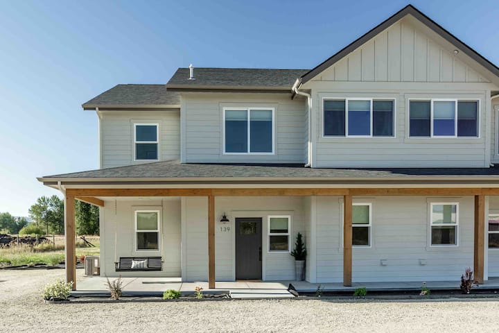 The Spacious Townhome 3 Bed 3 Bath - Hamilton, MT