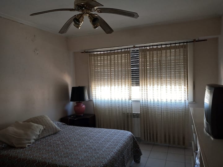 Departamento Al Frente- Habitación Con Living - Tandil