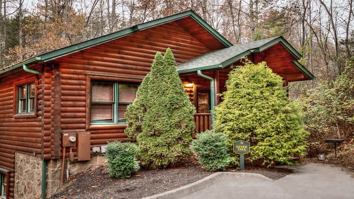 Gatlinburg Falls Resort 2 Story Cabin W/ 1 Bedroom - Gatlinburg