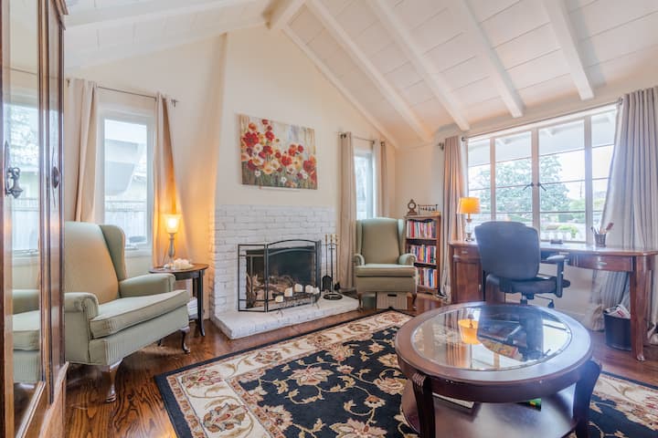Faceb00k Stanford Cottage Home - Palo Alto, CA