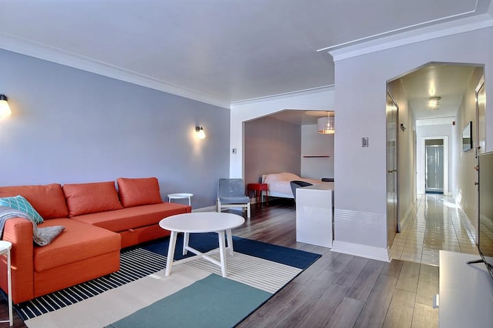 Free Private Parking, Cozy 1br,  1 Min From Subway - Montreal