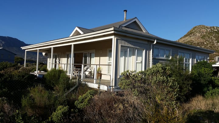 Relaxing,  Beach-style Getaway. - Pringle Bay