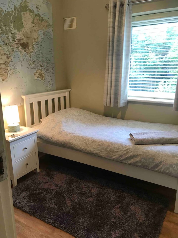 Room With Free Parking - Galway