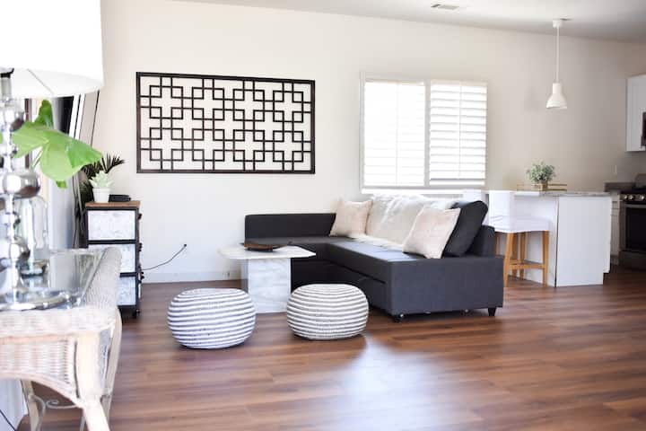 Riverside 2nd Floor Guest House  1bd/1bth/kit (P) - Riverside, CA