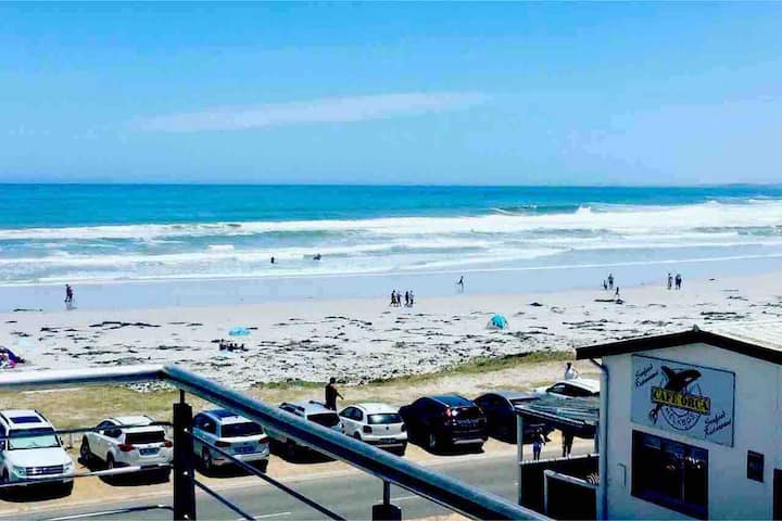 Elegant Upmarket Apartment Front Row Beachfront - Kaapstad