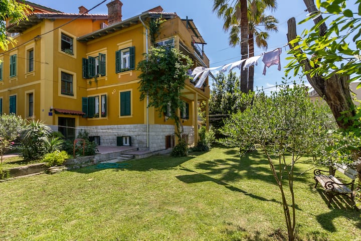 Apartment By Nadja Bacvice Beach - Split