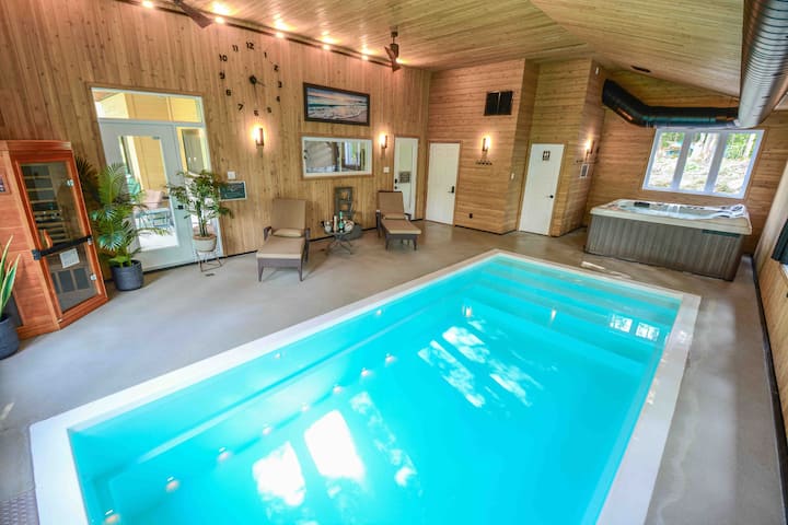 Le Summum -  Piscine Intérieure/indoor Pool - Saint-Sauveur