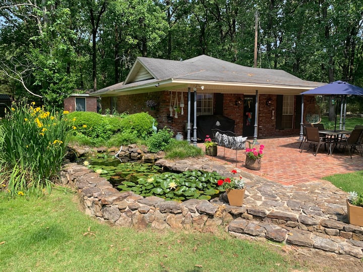 Adorable 1-bedroom, 1.5 Bath Guesthouse, Sleeps 4. - Tupelo, MS