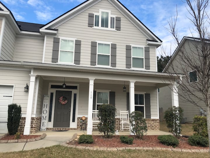 Lovely- 5 Bdrm, 3 Full Bathrooms Home For Masters - Harlem, GA
