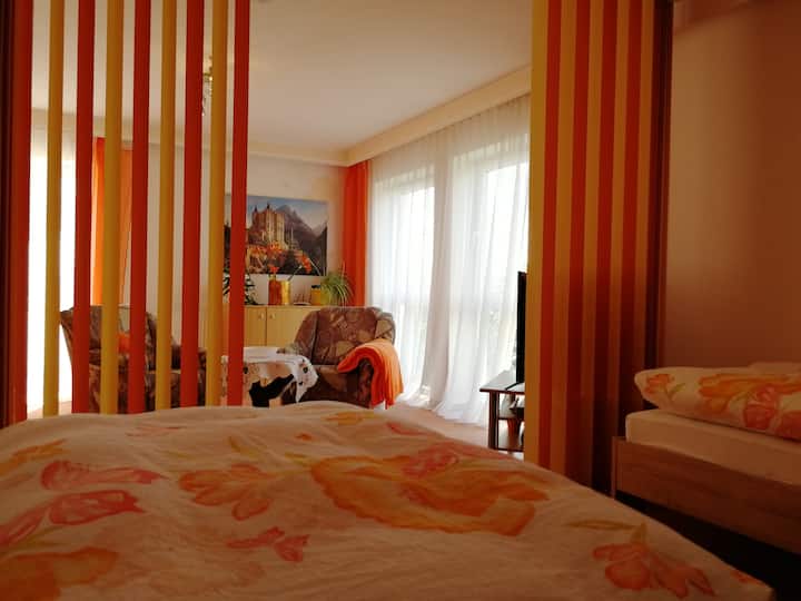 Doppelzimmer Orange - Magdeburg