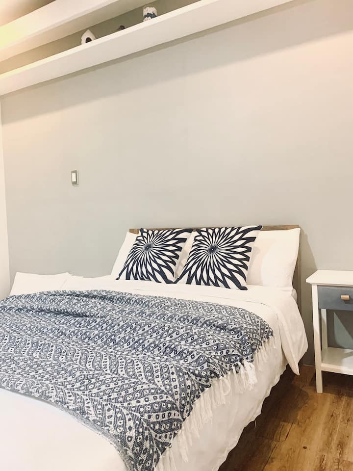 Beachfront Rooms In Morong!! - Morong