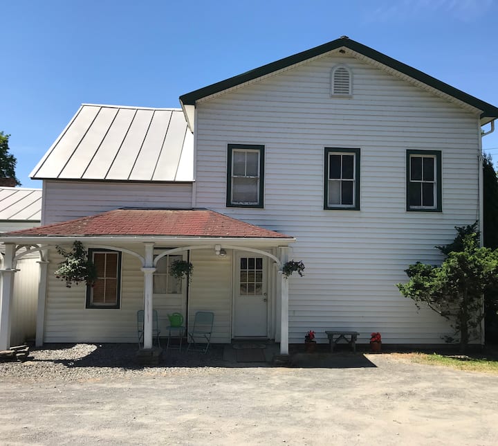 Walk To Town, Onsite Restaurant, Golf Included! - Woodstock, NY
