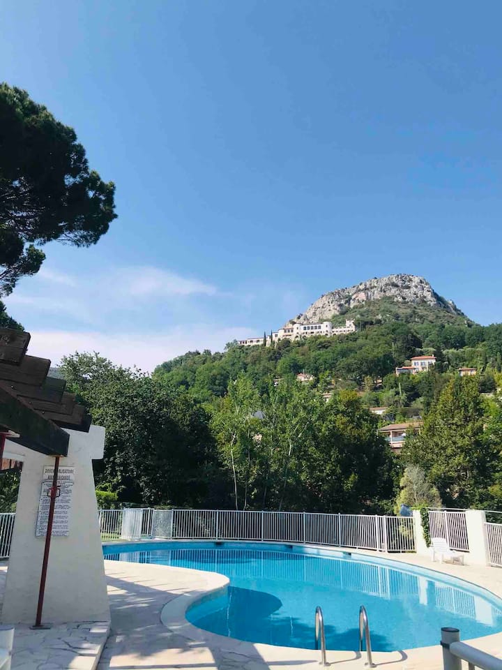 Superbe T3 Avec Piscine, Proche Centre-ville - Vence