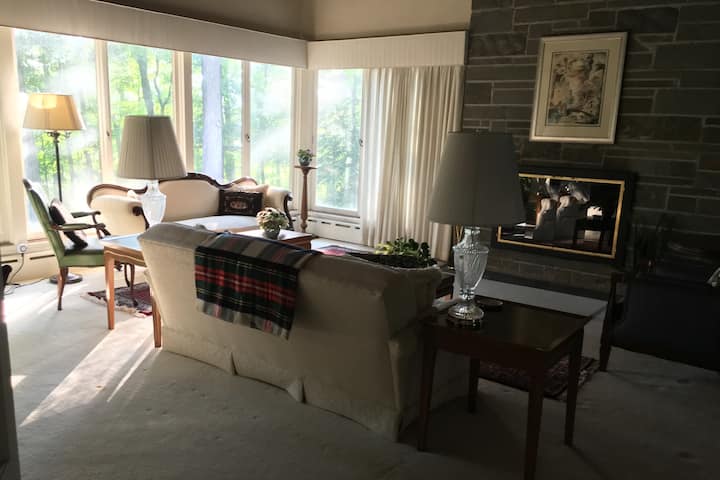 Quiet, Spacious Home With Great Views, 4 Bedrooms - Ithaca, NY