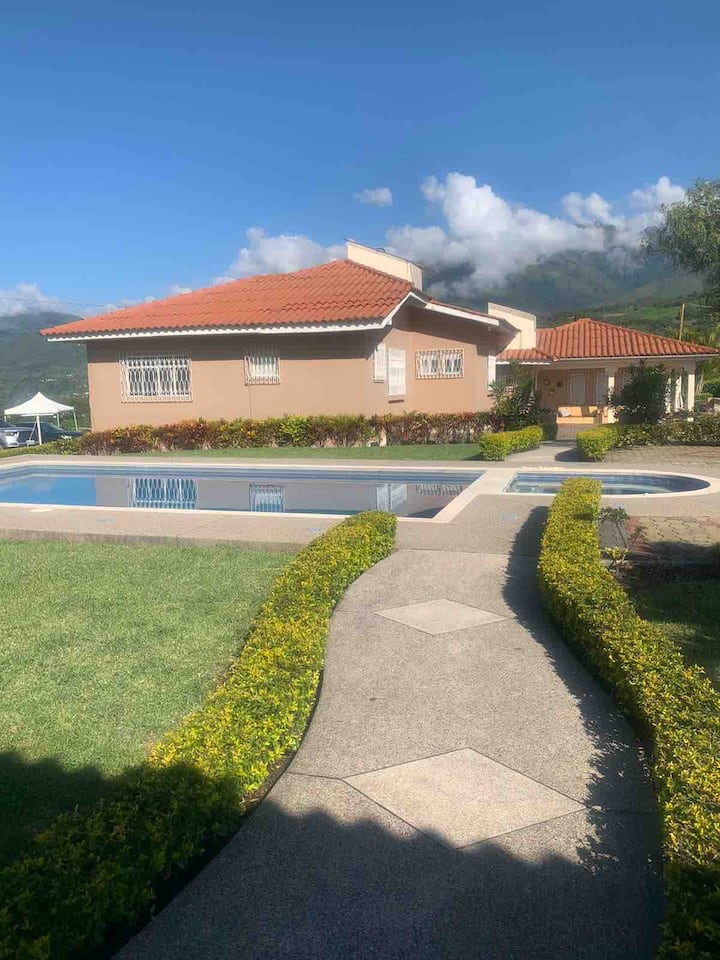 Quinta En El Valle De Yunguilla - Santa Isabel