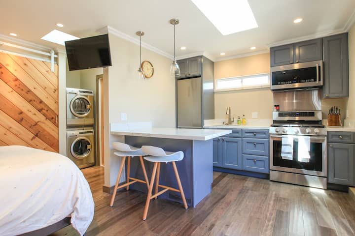 Bright & Beautiful Cottage - Berkeley, CA