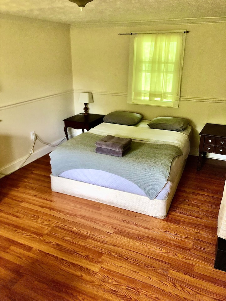 Asheville Artist  Bungalow. 3 Minutes To Downtown - Asheville, NC