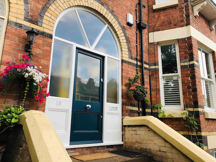 Lark Lane Apartment. - Liverpool