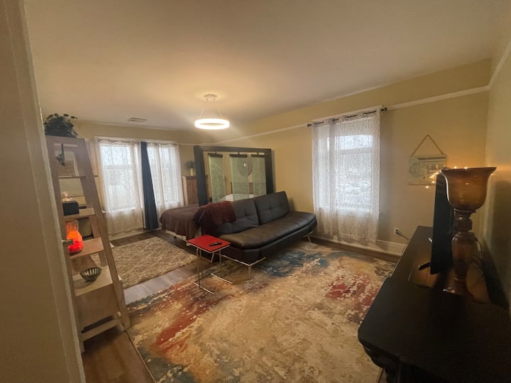 Tasteful Downtown Rochester Studio #2 - Rochester Hills, MI