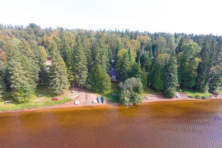 Lakefront Chalet With Hot Tub & Fireplace - Ontario 60