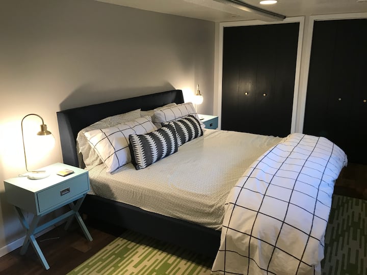 Light & Airy Basement Apartment Near Downtown - North Dakota