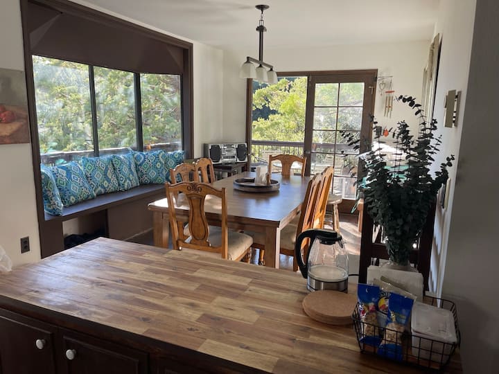Tranquil 3-bedroom Mountain Retreat With View - Idyllwild-Pine Cove, CA
