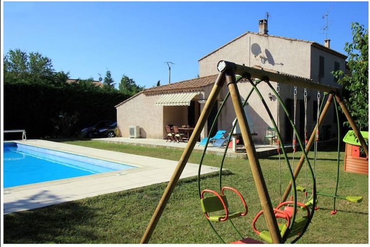 Villa Avec Piscine Couverte Dans Campagne Aixoise - Éguilles