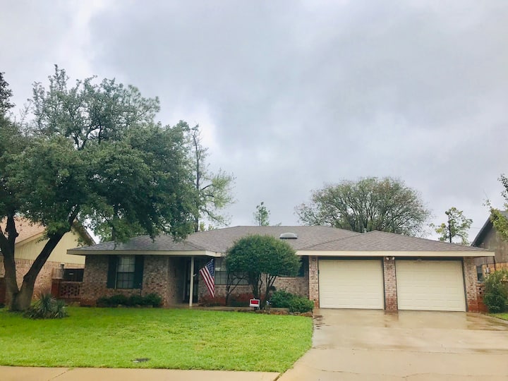 1 Spacious Bedroom W/walk-in Closet In Nice Area - Midland, TX
