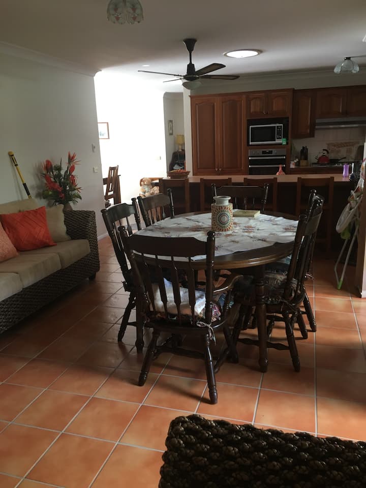 Private Room(s) In A Large Family Home With Pool - Forster