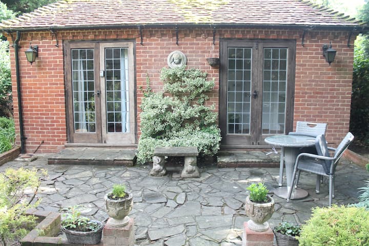 Idyllic Guest House With Private Garden - East Sussex
