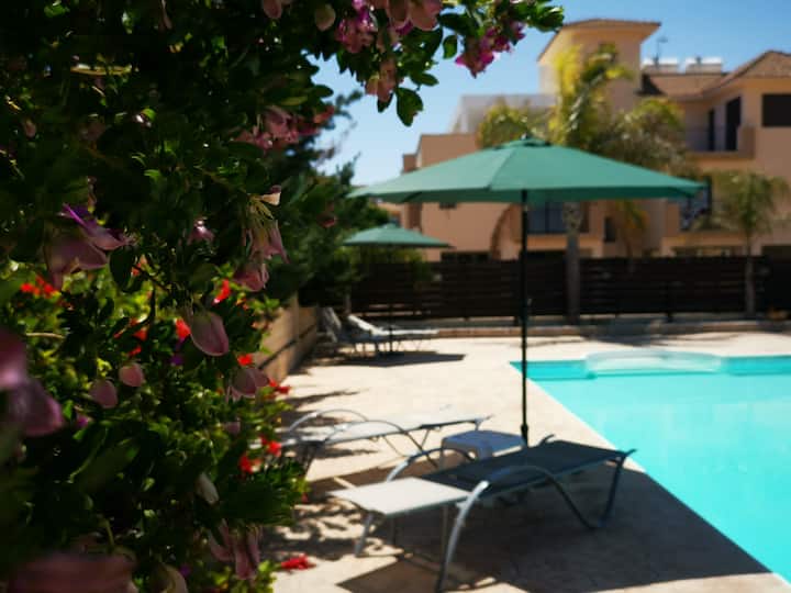Garden Art,swimming Pool Nearsea - Перволия