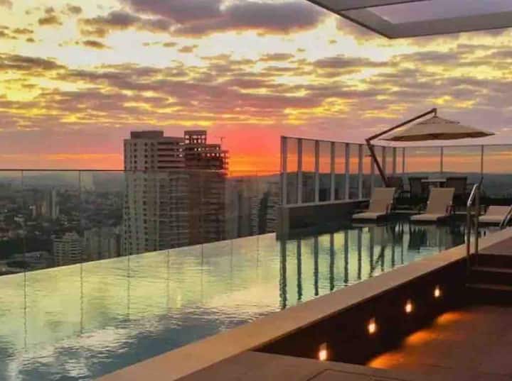 Dna/aconchego/queen/ Smartv/garagem/piscina/bueno - Goiânia