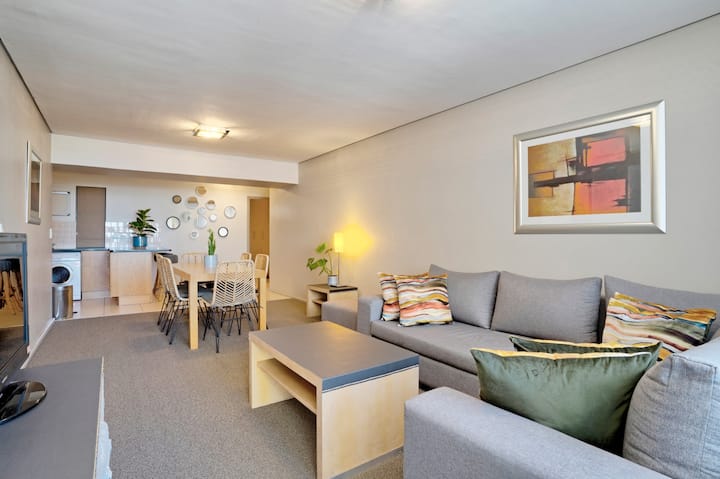 City Centre 2 Bedroom Apartment (No Load Shedding) - Cape Town