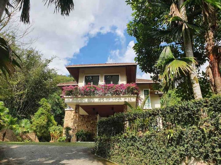 Hulu Langat Holiday Rentals & Homes - Kampung Padang, Hulu Langat ...