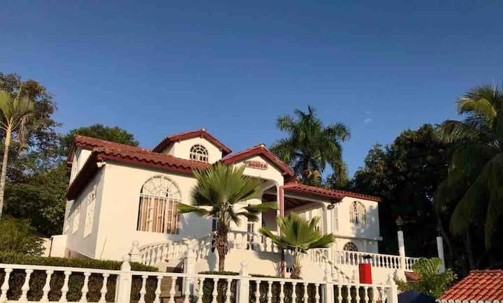 Hermosa Casa Vacacional - Agua de Dios