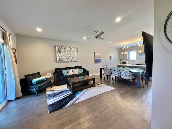 New Mins To Downtown/4br Home/2car Garage/sleeps12 - Nashville, TN