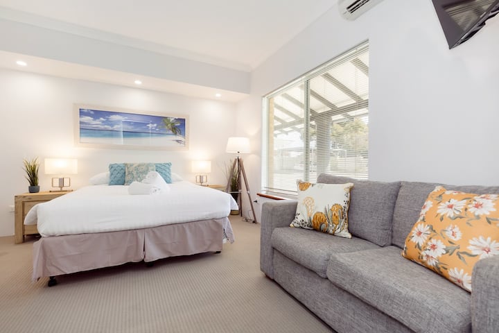 A2 - Spacious Apartment W/ Wi-fi + Kitchenette - Joondalup