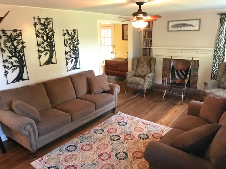 The Farm House At Pleasant Cove - McMinnville, TN