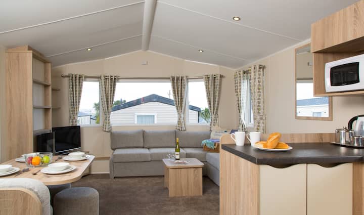 Stylish Platinum Holiday Caravan - 6 People - Brixham