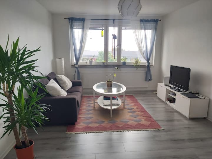 Big Bedroom And Living Room In Shared Apartment - Göteborg